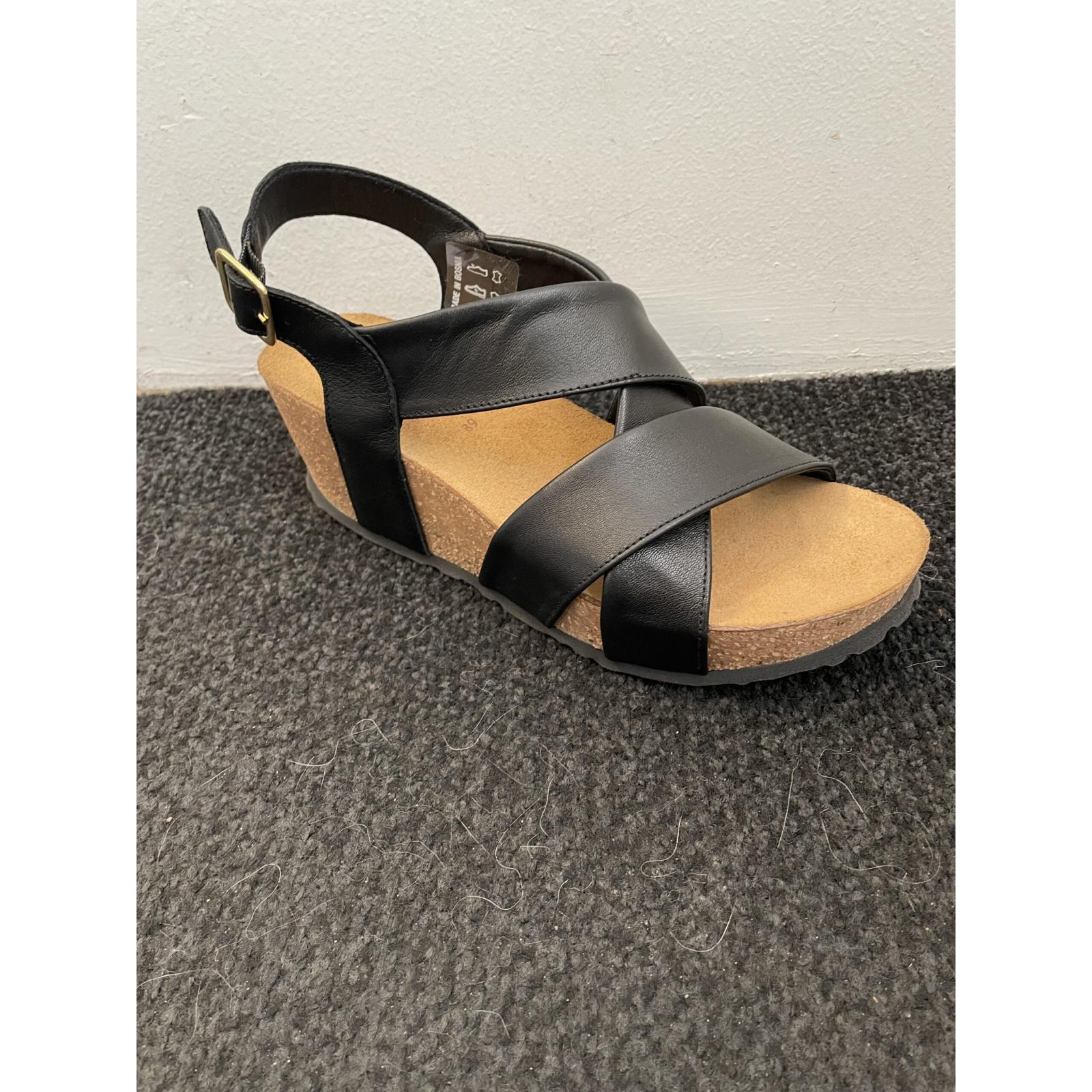 Relax Shoe høj sandal i sort skind - Nyholmstrand Sko